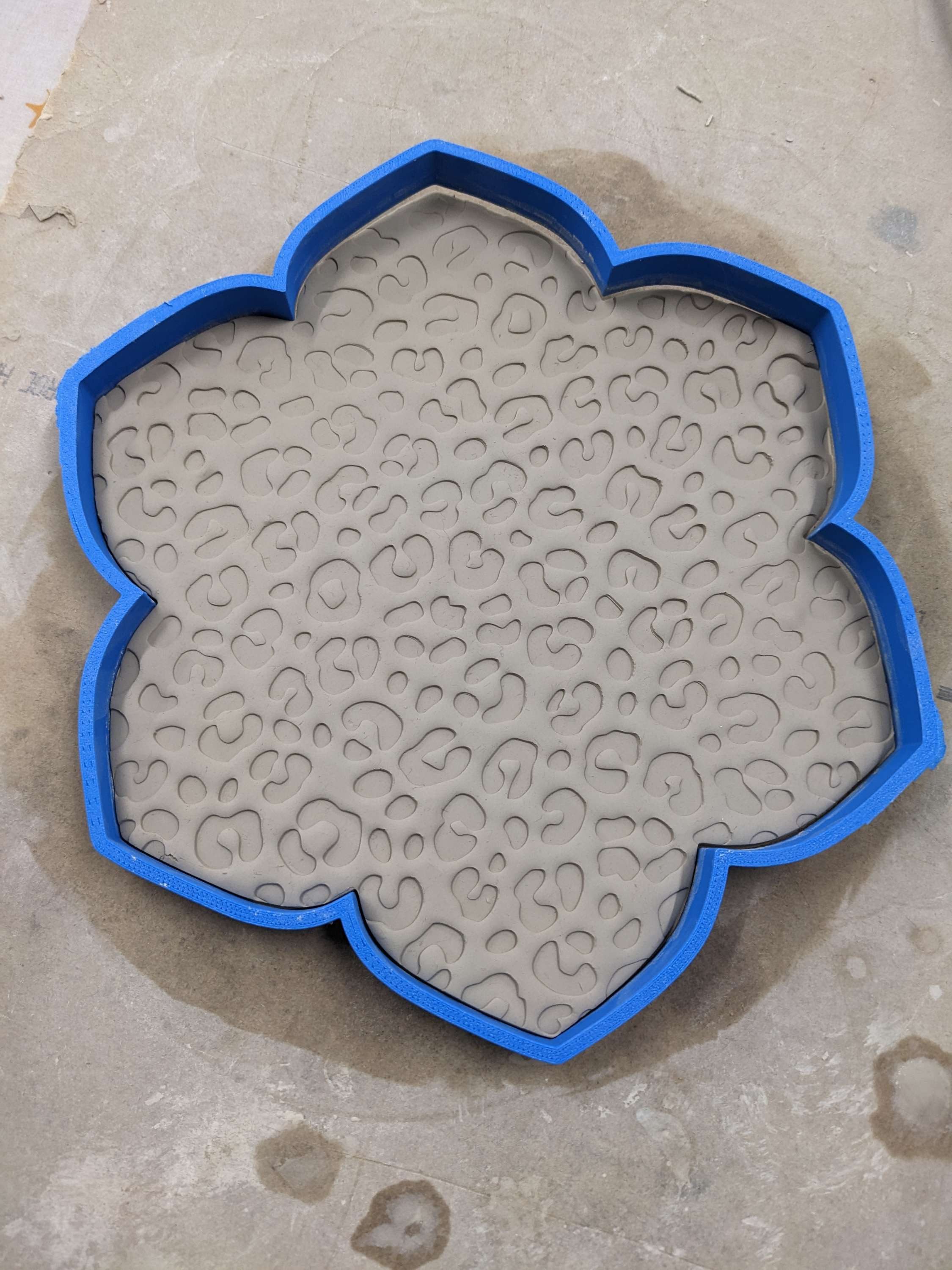 24cm flower shape cutter